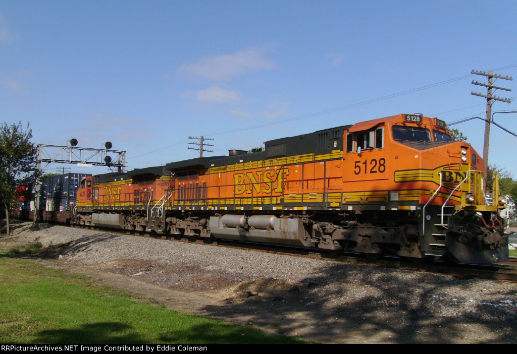 BNSF 5128 (C44-9W) - Blt: 4/2004